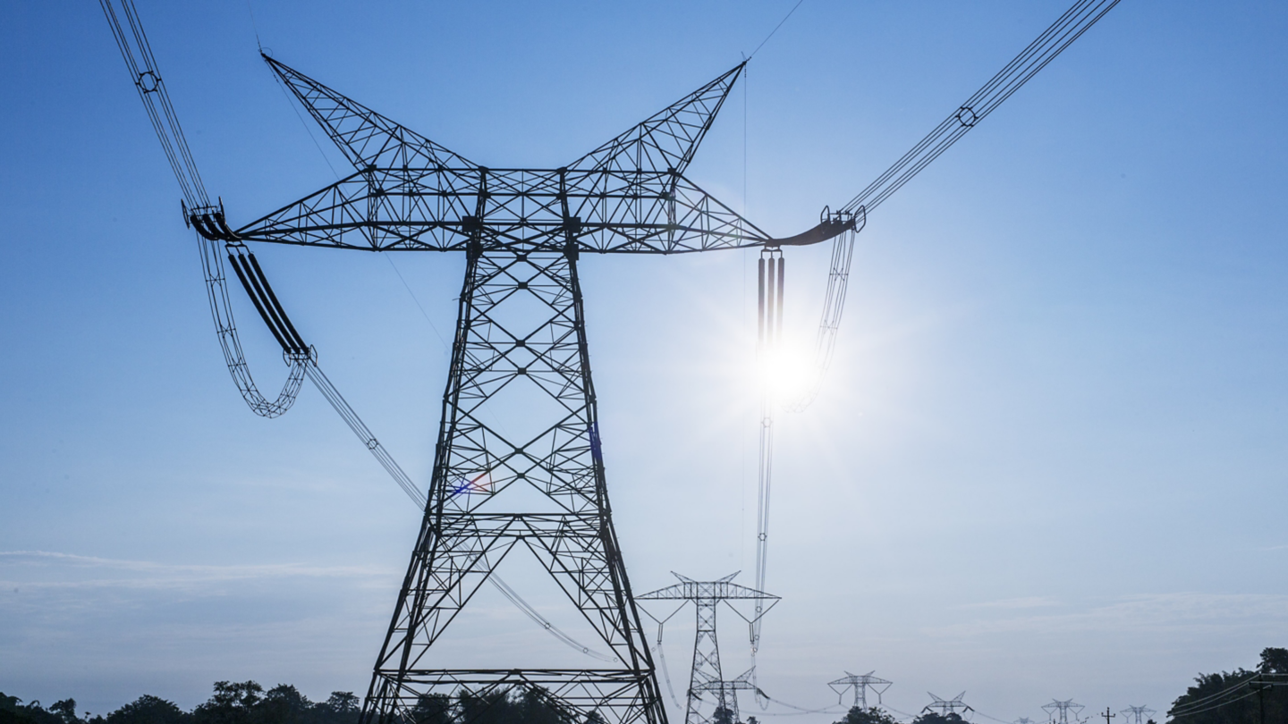 Overhead transmission lines for HVDC | Hitachi Energy