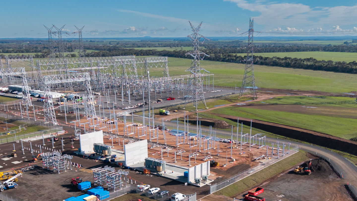 AusNet and Hitachi Energy enable Victoria’s largest grid-scale battery ...
