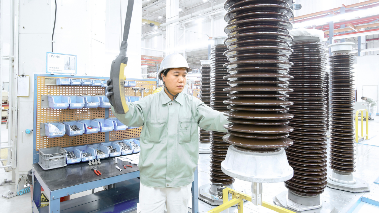 Repair and refurbishment for high-voltage products | Hitachi Energy