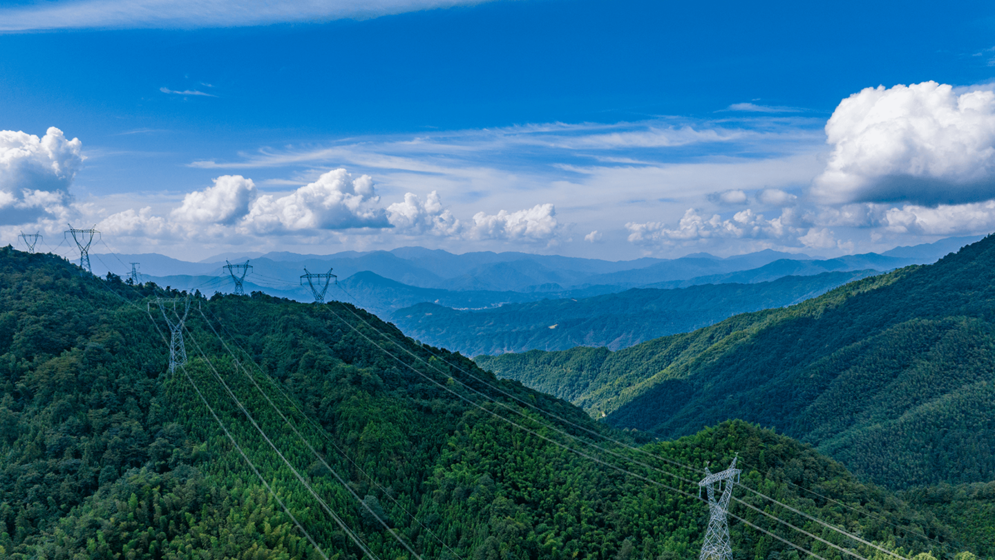 Hitachi Energy leads the charge with new SF₆-free EconiQ™ solutions ...