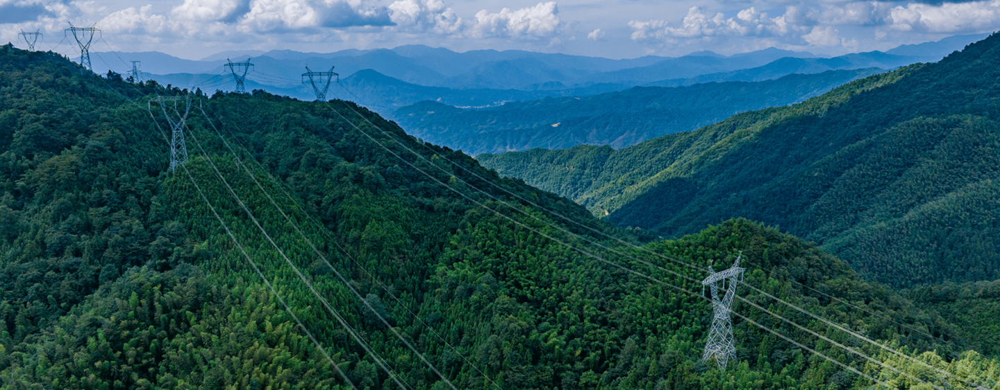 Hitachi Energy leads the charge with new SF₆-free EconiQ™ solutions ...