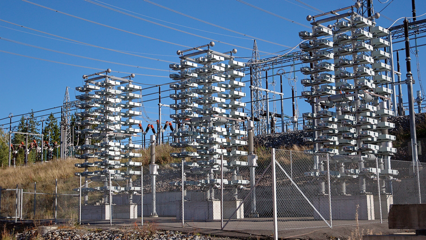 High-voltage capacitors and filters | Hitachi Energy