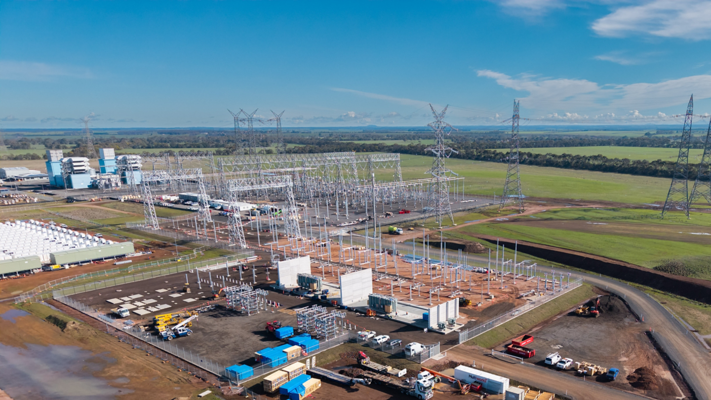 AusNet and Hitachi Energy enable Victoria’s largest grid-scale battery ...