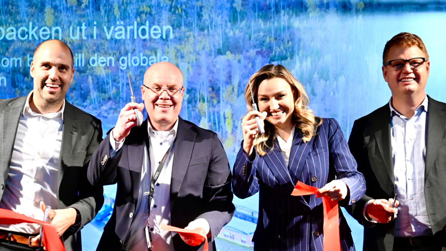 Hitachi Energy inviger ny utökad fabrik i Smedjebacken